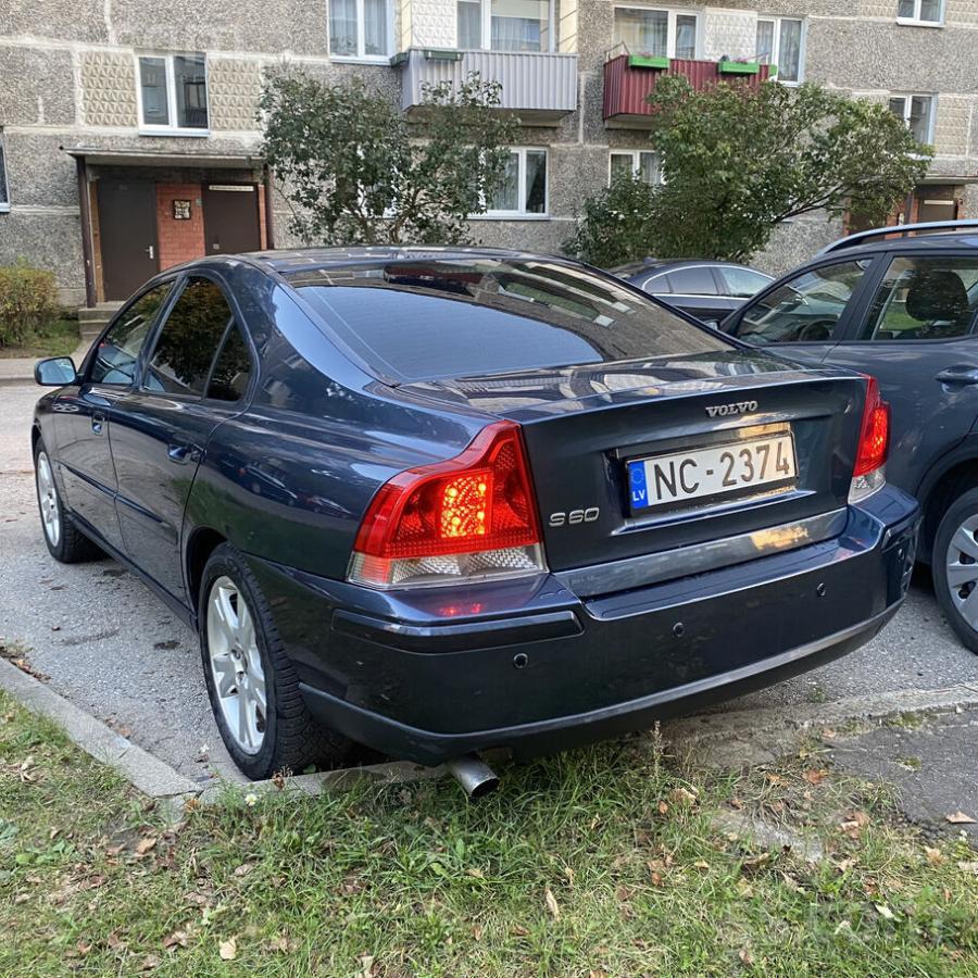 Blue Volvo S60 2006 in Daugavpils, with an engine capacity of 2.40 L and mileage of 405 thousand km for 2600 €, photo 6 on AUTOMOTO.COM.LV