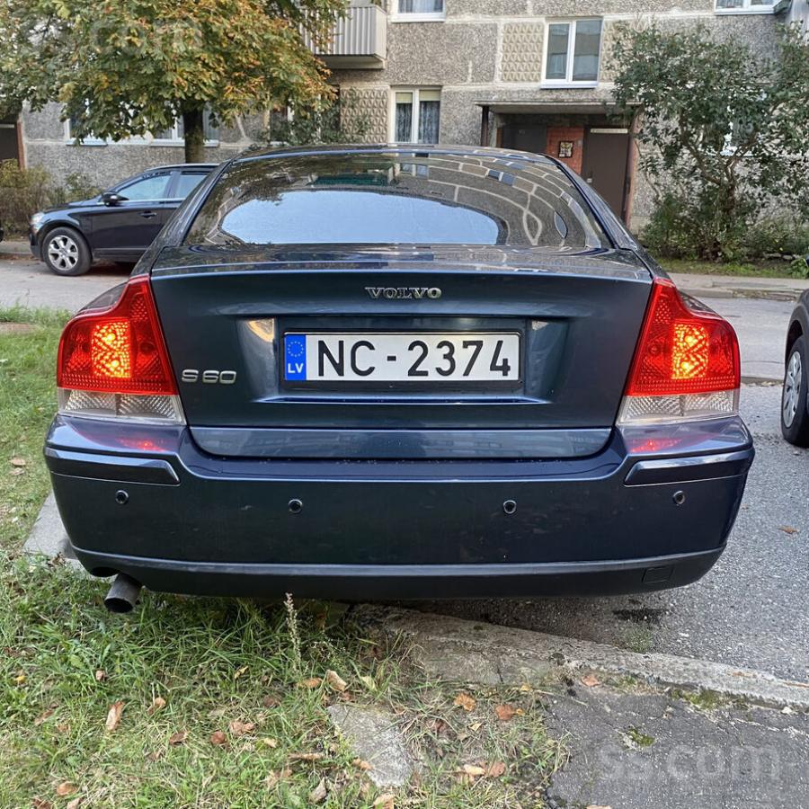 Blue Volvo S60 2006 in Daugavpils, with an engine capacity of 2.40 L and mileage of 405 thousand km for 2600 €, photo 7 on AUTOMOTO.COM.LV