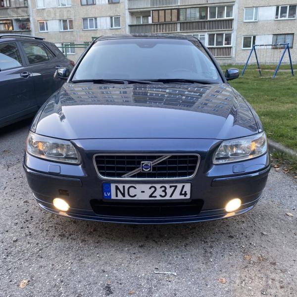 Volvo S60 2006 in Daugavpils on AUTOMOTO.COM.LV Blue Volvo S60 2006 in Daugavpils, with an engine capacity of 2.40 L and mileage of 405 thousand km for 2600 €, photo 11 on AUTOMOTO.COM.LV