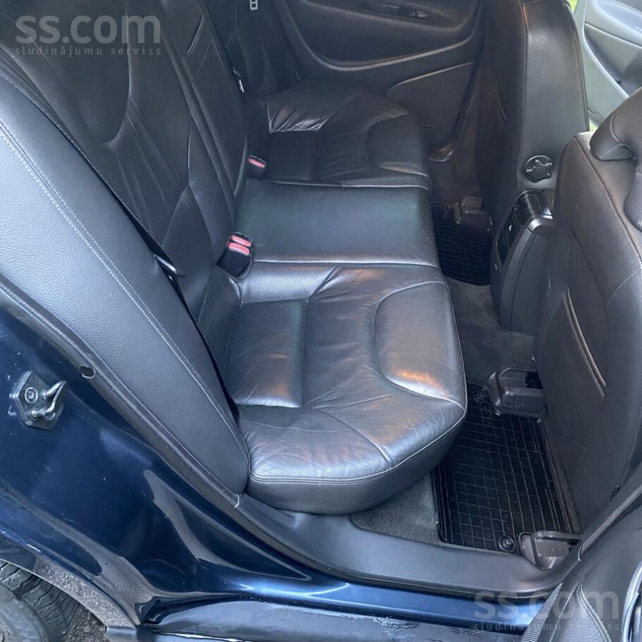Blue Volvo S60 2006 in Daugavpils, with an engine capacity of 2.40 L and mileage of 405 thousand km for 2600 €, photo 15 on AUTOMOTO.COM.LV