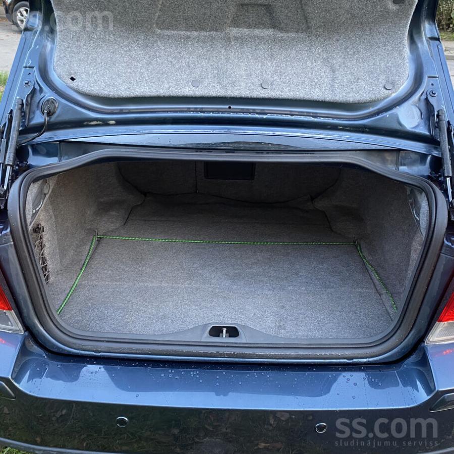 Blue Volvo S60 2006 in Daugavpils, with an engine capacity of 2.40 L and mileage of 405 thousand km for 2600 €, photo 17 on AUTOMOTO.COM.LV