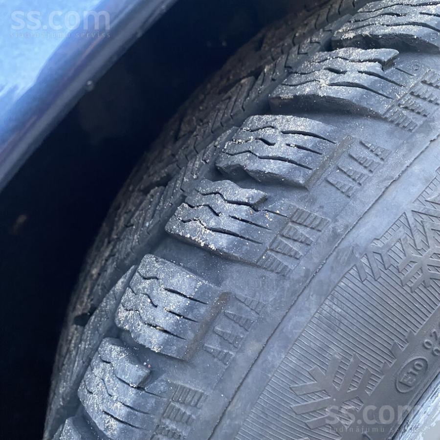 Blue Volvo S60 2006 in Daugavpils, with an engine capacity of 2.40 L and mileage of 405 thousand km for 2600 €, photo 18 on AUTOMOTO.COM.LV