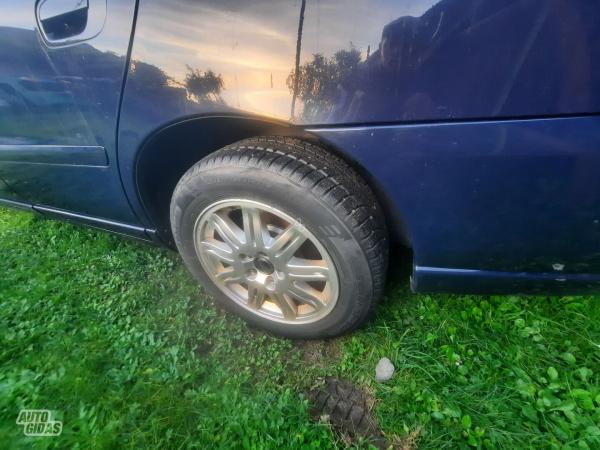 Вольво С60 2006 в Вильнюс на AUTOMOTO.COM.LV Синий Вольво С60 2006 в Вильнюс, объемом двигателя 2.40 л и пробегом 307 тыс. км за 800 €, фото 6 на AUTOMOTO.COM.LV