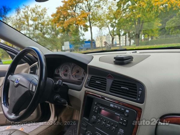 Синий Вольво С60 2006 в Таллин, объемом двигателя 2.40 л и пробегом 260 тыс. км за 3900 €, фото 9 на AUTOMOTO.COM.LV