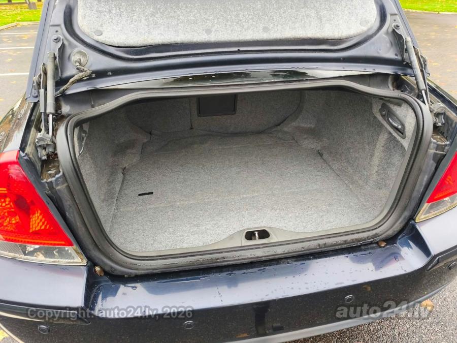 Blue Volvo S60 2006 in Tallinn, with an engine capacity of 2.40 L and mileage of 260 thousand km for 3900 €, photo 11 on AUTOMOTO.COM.LV
