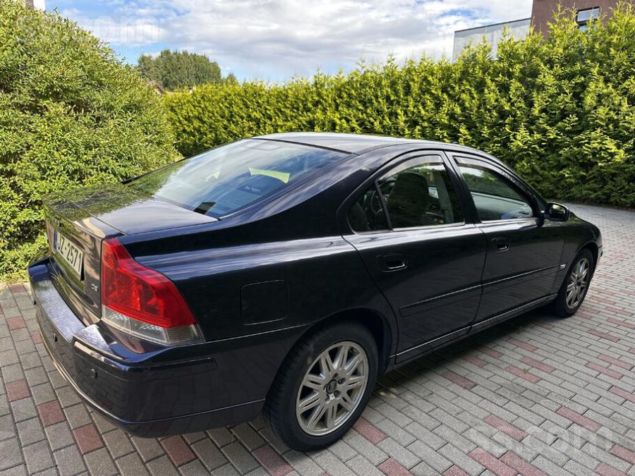 Zils Volvo S60 2006 Rīga, ar dzinēja tilpumu 2.40 L un nobraukumu 218 tūkst. km par 2100 €, foto 5 vietnē AUTOMOTO.COM.LV