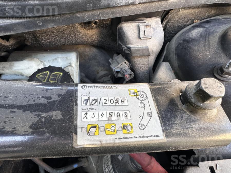 Zils Volvo S60 2006 Rīga, ar dzinēja tilpumu 2.40 L un nobraukumu 218 tūkst. km par 2100 €, foto 13 vietnē AUTOMOTO.COM.LV