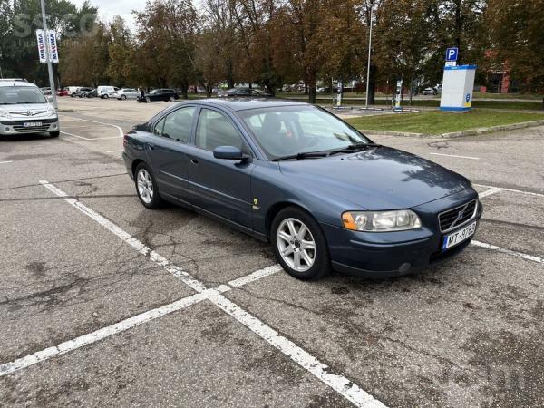 Zils Volvo S60 2006 Rīga, ar dzinēja tilpumu 2.40 L un nobraukumu 346 tūkst. km par 1900 €, foto 1 vietnē AUTOMOTO.COM.LV