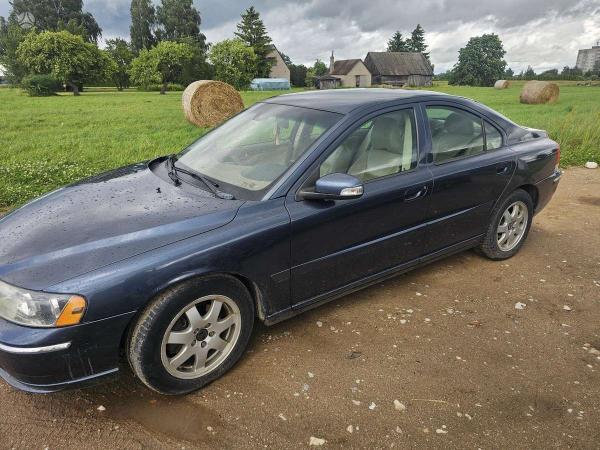 Blue Volvo S60 2007 in Kedainiai, with an engine capacity of 2.40 L and mileage of 403 thousand km for 1700 €, photo 3 on AUTOMOTO.COM.LV