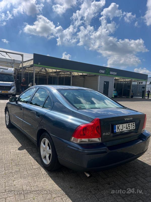 Zils Volvo S60 2007 Rīga, ar dzinēja tilpumu 2.40 L un nobraukumu 273 tūkst. km par 2400 €, foto 3 vietnē AUTOMOTO.COM.LV