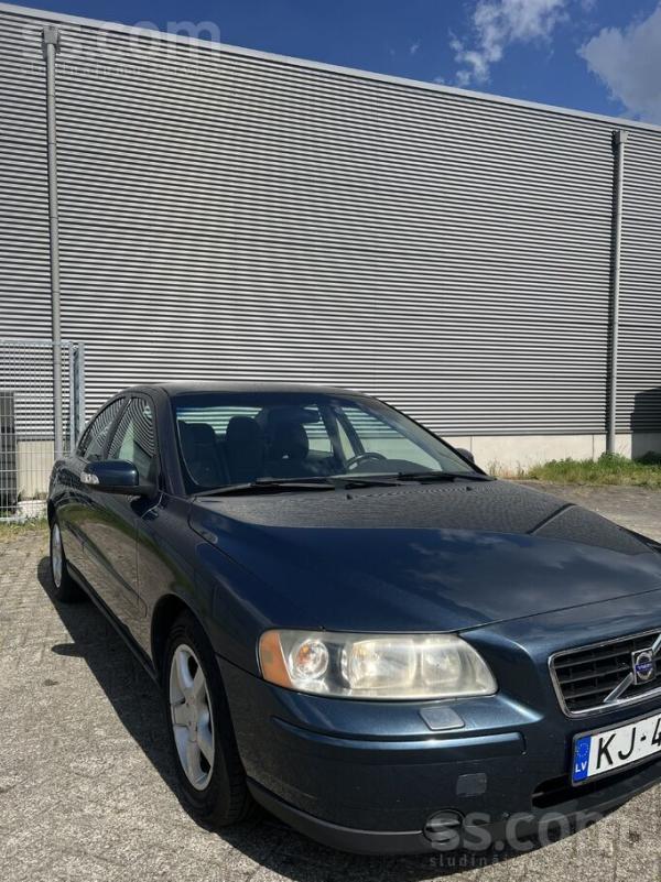 Zils Volvo S60 2007 Rīga, ar dzinēja tilpumu 2.40 L un nobraukumu 273 tūkst. km par 2400 €, foto 1 vietnē AUTOMOTO.COM.LV