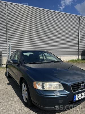 Zils Volvo S60 2007 Rīga, ar dzinēja tilpumu 2.40 L un nobraukumu 273 tūkst. km par 2400 €, foto  vietnē AUTOMOTO.COM.LV