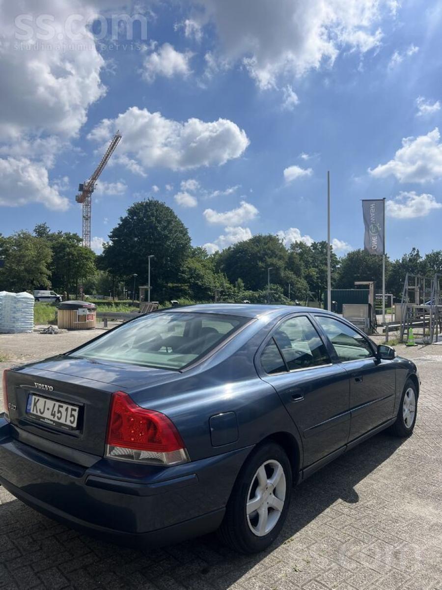 Zils Volvo S60 2007 Rīga, ar dzinēja tilpumu 2.40 L un nobraukumu 273 tūkst. km par 2400 €, foto 3 vietnē AUTOMOTO.COM.LV