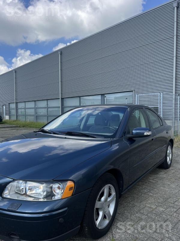 Zils Volvo S60 2007 Rīga, ar dzinēja tilpumu 2.40 L un nobraukumu 273 tūkst. km par 2400 €, foto 4 vietnē AUTOMOTO.COM.LV