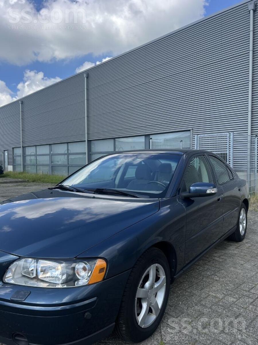Zils Volvo S60 2007 Rīga, ar dzinēja tilpumu 2.40 L un nobraukumu 273 tūkst. km par 2400 €, foto 5 vietnē AUTOMOTO.COM.LV