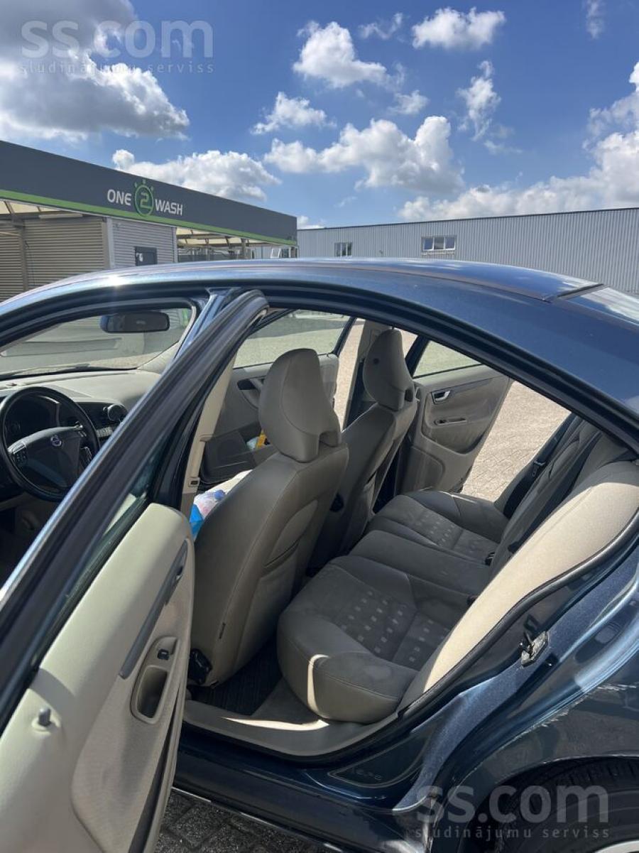 Zils Volvo S60 2007 Rīga, ar dzinēja tilpumu 2.40 L un nobraukumu 273 tūkst. km par 2400 €, foto 9 vietnē AUTOMOTO.COM.LV