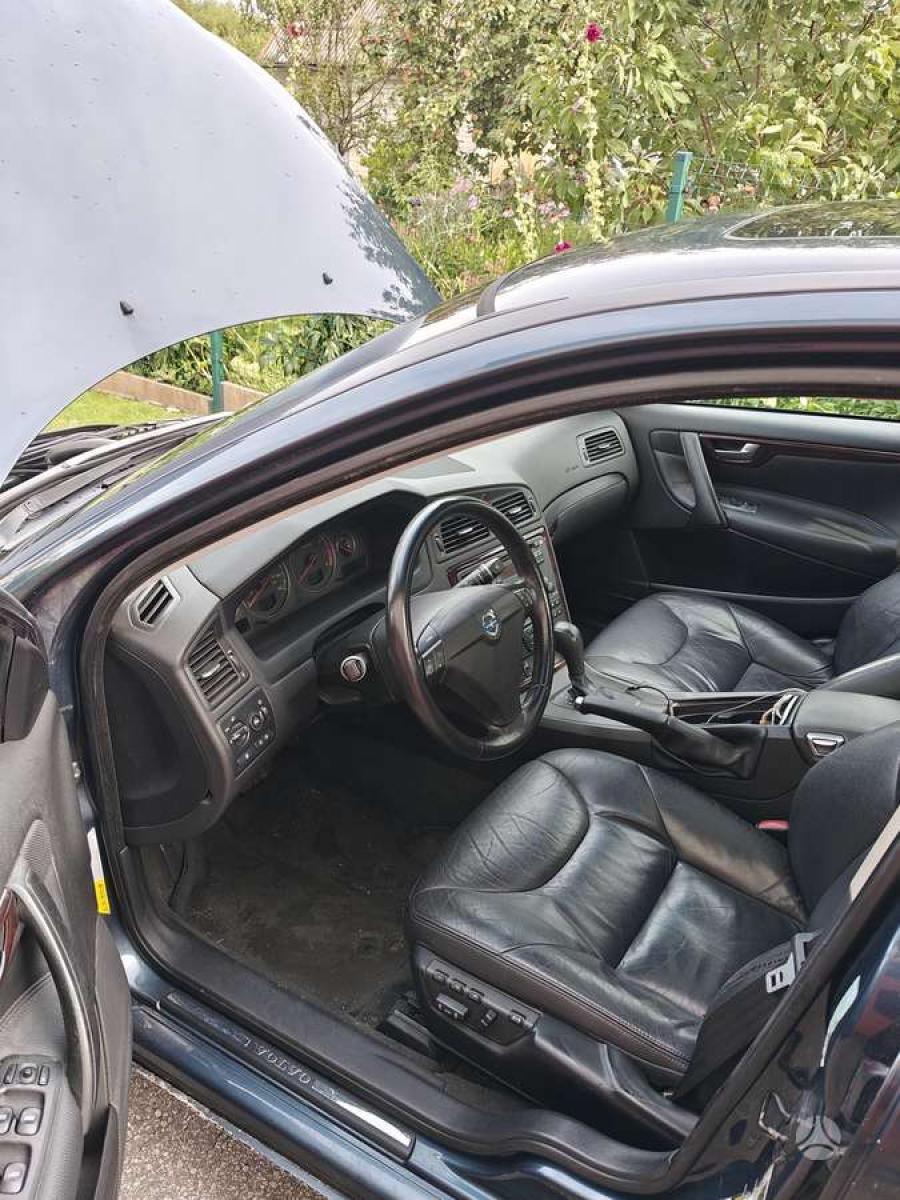 Blue Volvo S60 2007 in Telschi, with an engine capacity of 2.52 L and mileage of 239 thousand km for 2300 €, photo 6 on AUTOMOTO.COM.LV
