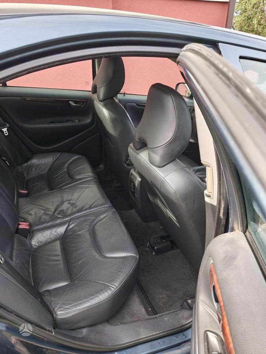 Blue Volvo S60 2007 in Telschi, with an engine capacity of 2.52 L and mileage of 239 thousand km for 2300 €, photo 8 on AUTOMOTO.COM.LV