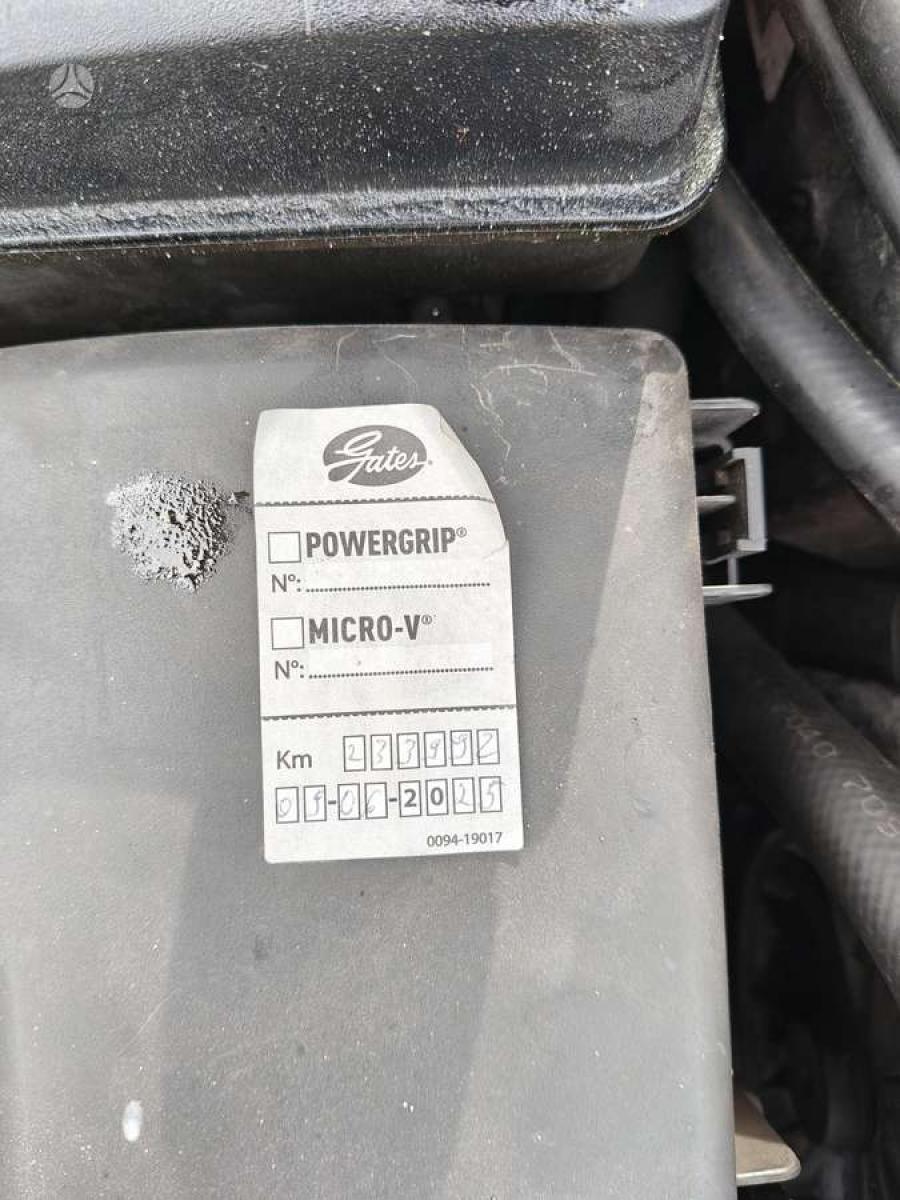 Blue Volvo S60 2007 in Telschi, with an engine capacity of 2.52 L and mileage of 239 thousand km for 2300 €, photo 11 on AUTOMOTO.COM.LV