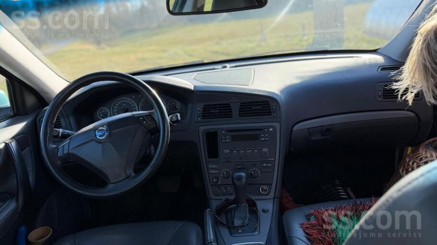 Zils Volvo S60 2008 Rīga, ar dzinēja tilpumu 2.40 L un nobraukumu 332 tūkst. km par 3200 €, foto 5 vietnē AUTOMOTO.COM.LV