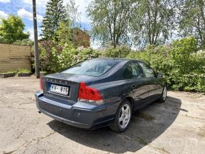 Blue Volvo S60 2008 in Aizkraukle, with an engine capacity of 2.40 L and mileage of 310 thousand km for 2600 €, photo 5 on AUTOMOTO.COM.LV
