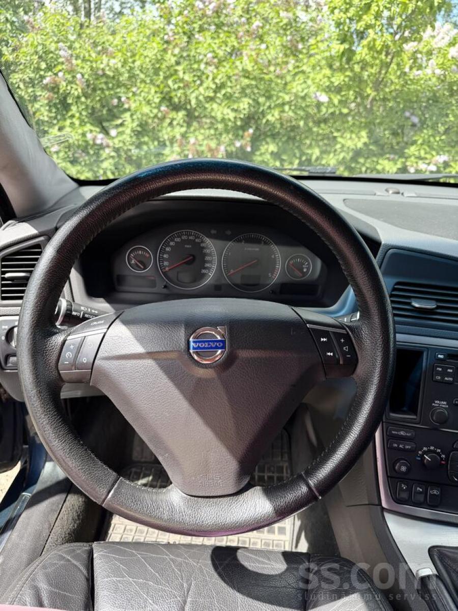 Blue Volvo S60 2008 in Aizkraukle, with an engine capacity of 2.40 L and mileage of 310 thousand km for 2600 €, photo 7 on AUTOMOTO.COM.LV