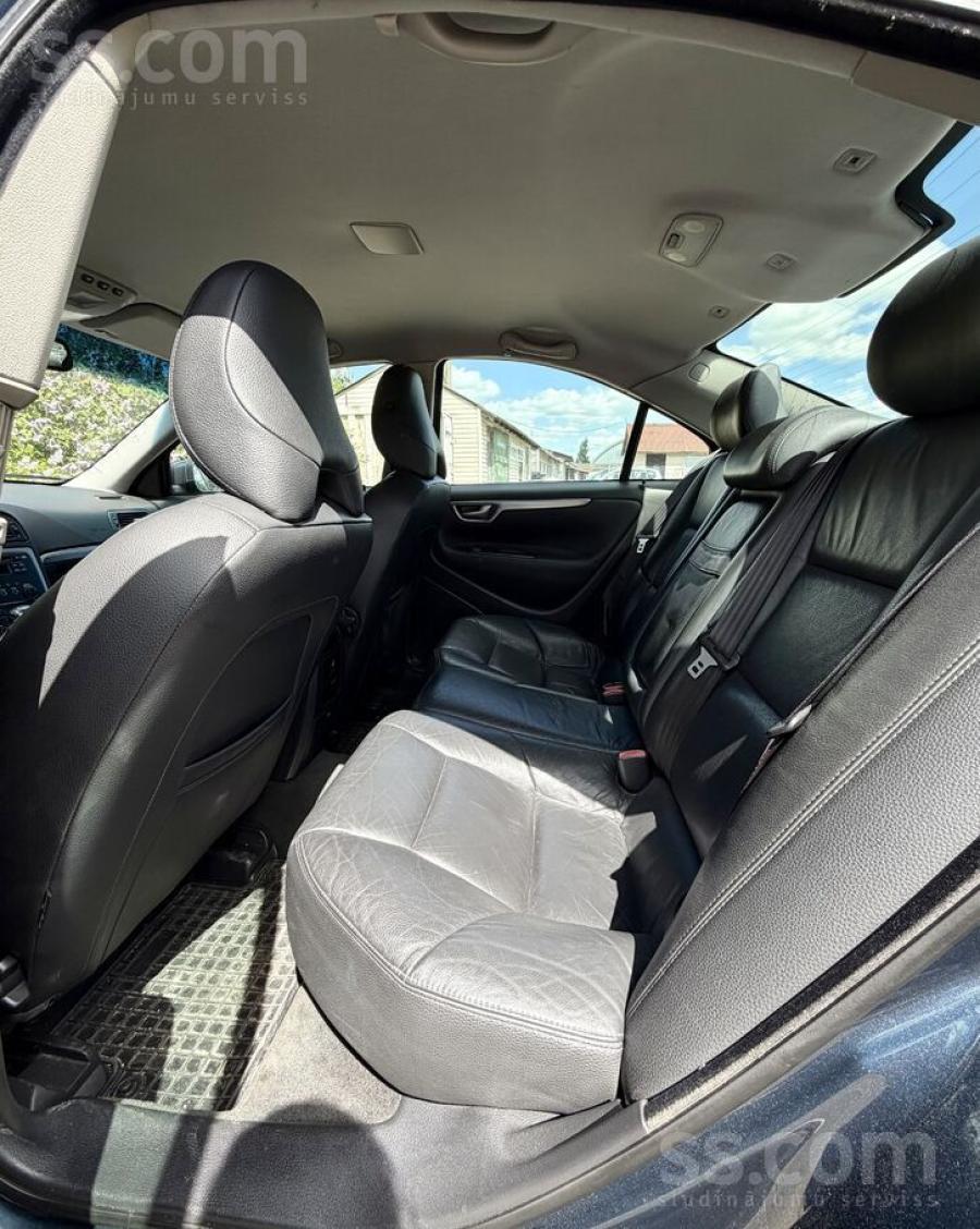 Blue Volvo S60 2008 in Aizkraukle, with an engine capacity of 2.40 L and mileage of 310 thousand km for 2600 €, photo 8 on AUTOMOTO.COM.LV