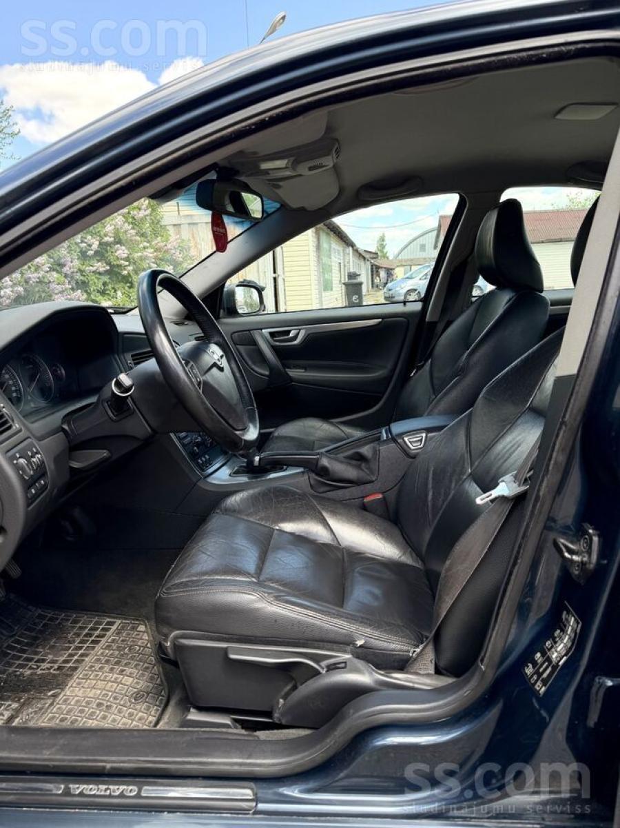 Blue Volvo S60 2008 in Aizkraukle, with an engine capacity of 2.40 L and mileage of 310 thousand km for 2600 €, photo 10 on AUTOMOTO.COM.LV