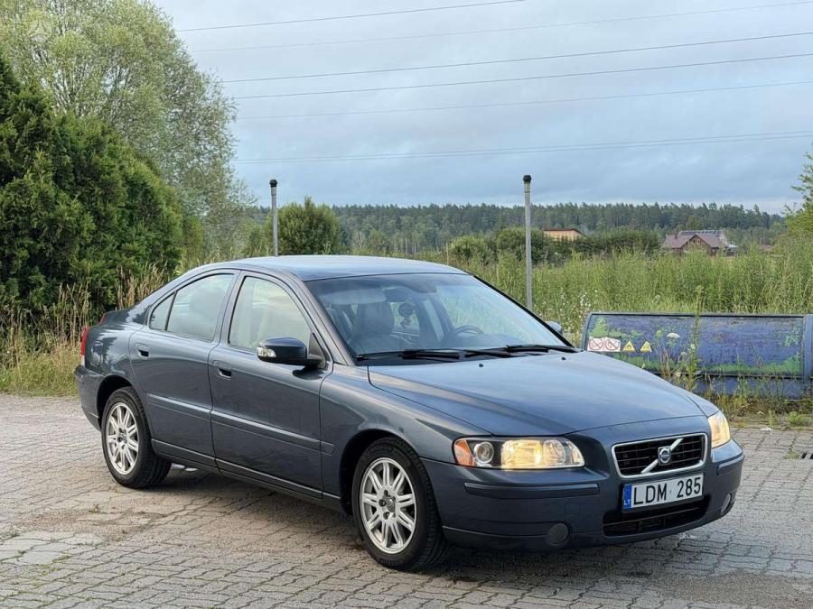 Zils Volvo S60 2008 Šalčininkai, ar dzinēja tilpumu 2.40 L un nobraukumu 330 tūkst. km par 2100 €, foto 1 vietnē AUTOMOTO.COM.LV