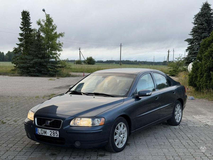 Zils Volvo S60 2008 Šalčininkai, ar dzinēja tilpumu 2.40 L un nobraukumu 330 tūkst. km par 2100 €, foto 3 vietnē AUTOMOTO.COM.LV