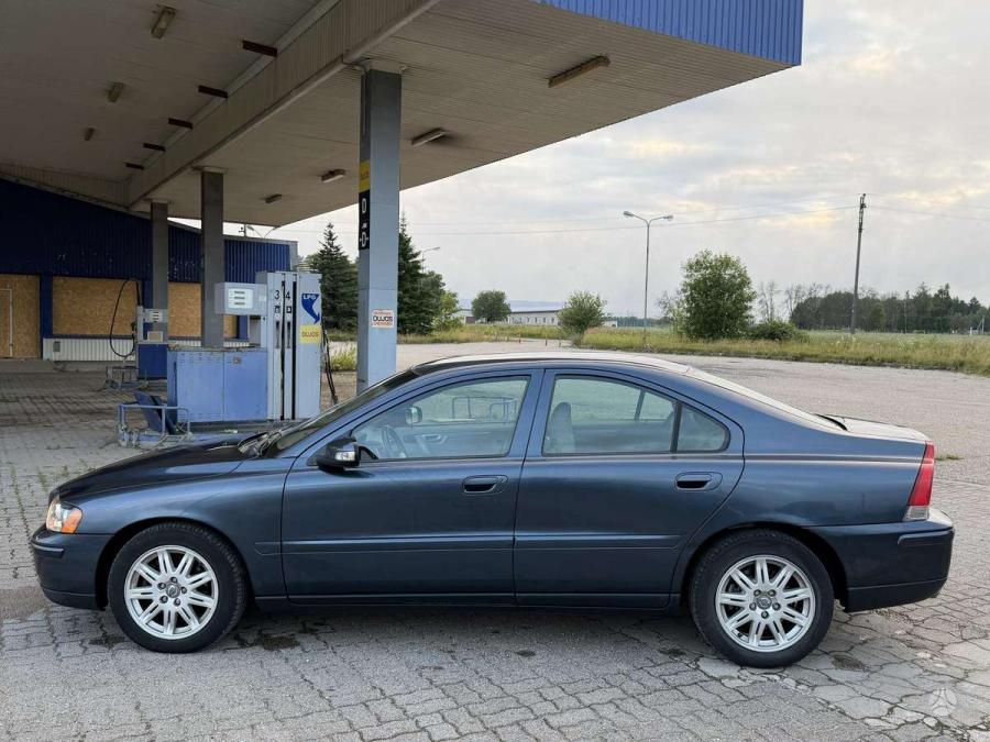 Zils Volvo S60 2008 Šalčininkai, ar dzinēja tilpumu 2.40 L un nobraukumu 330 tūkst. km par 2100 €, foto 7 vietnē AUTOMOTO.COM.LV