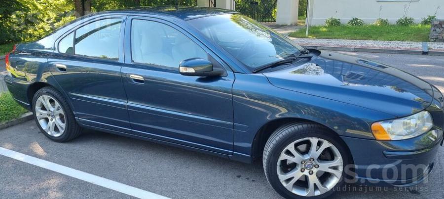 Zils Volvo S60 2008 Cēsis, ar dzinēja tilpumu 2.40 L un nobraukumu 310 tūkst. km par 3800 €, foto 5 vietnē AUTOMOTO.COM.LV