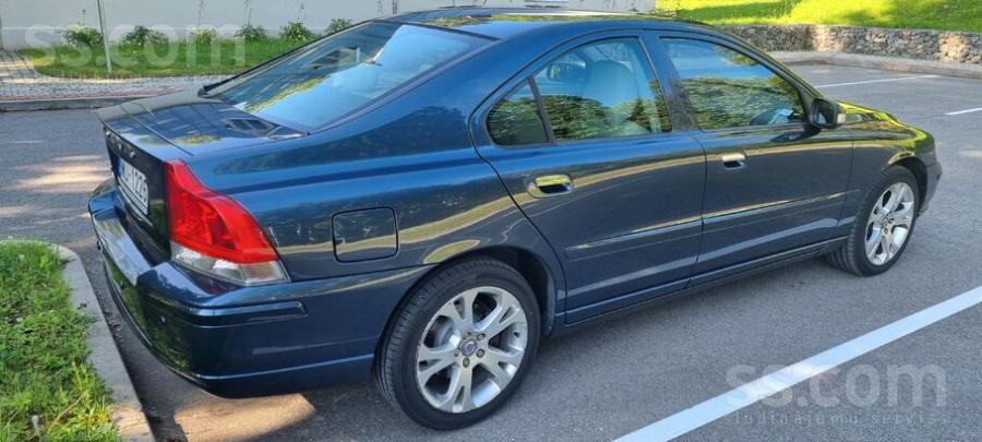 Zils Volvo S60 2008 Cēsis, ar dzinēja tilpumu 2.40 L un nobraukumu 310 tūkst. km par 3800 €, foto 10 vietnē AUTOMOTO.COM.LV
