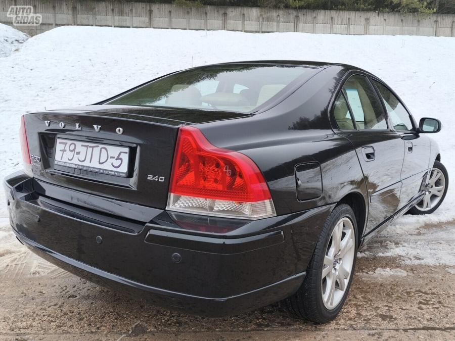 Blue Volvo S60 2009 in Vilnius, with an engine capacity of 2.40 L and mileage of 265 thousand km for 5400 €, photo 15 on AUTOMOTO.COM.LV