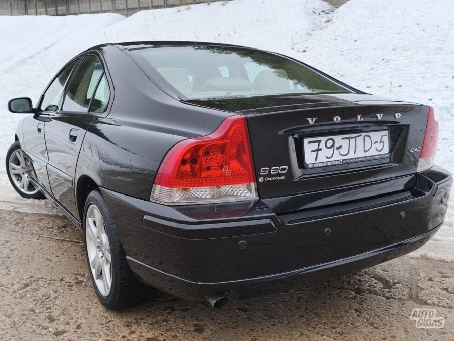 Blue Volvo S60 2009 in Vilnius, with an engine capacity of 2.40 L and mileage of 265 thousand km for 5400 €, photo 18 on AUTOMOTO.COM.LV