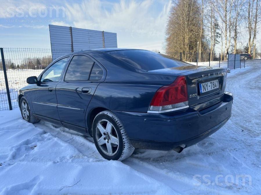 Zils Volvo S60 2009 Cēsis, ar dzinēja tilpumu 2.40 L un nobraukumu 0 tūkst. km par 4200 €, foto 3 vietnē AUTOMOTO.COM.LV