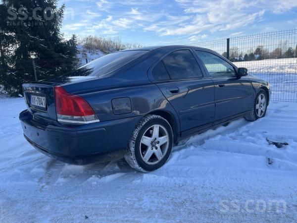 Blue Volvo S60 2009 in Cesis, with an engine capacity of 2.40 L and mileage of 0 thousand km for 4200 €, photo 4 on AUTOMOTO.COM.LV
