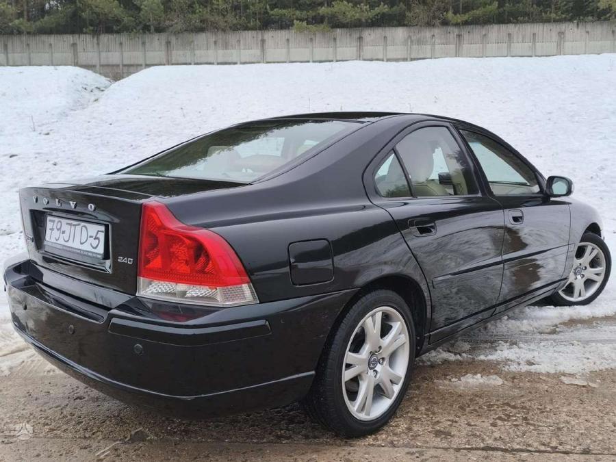 Blue Volvo S60 2009 in Vilnius, with an engine capacity of 2.40 L and mileage of 265 thousand km for 5400 €, photo 16 on AUTOMOTO.COM.LV