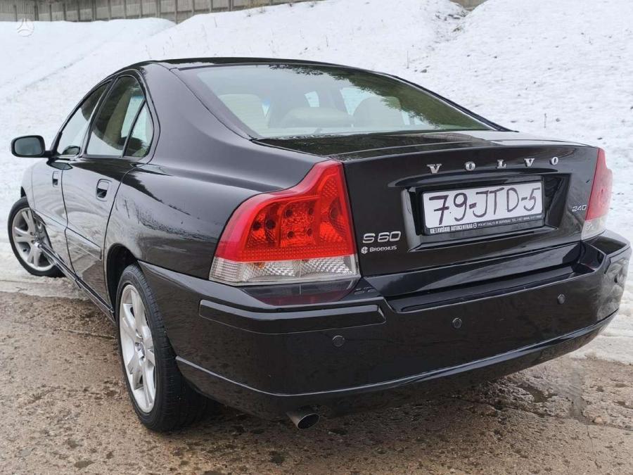 Blue Volvo S60 2009 in Vilnius, with an engine capacity of 2.40 L and mileage of 265 thousand km for 5400 €, photo 18 on AUTOMOTO.COM.LV