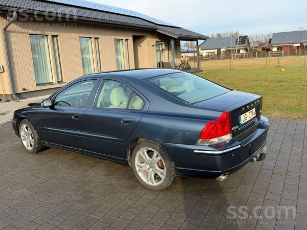 Zils Volvo S60 2009 Rīga, ar dzinēja tilpumu 2.40 L un nobraukumu 285 tūkst. km par 3900 €, foto 2 vietnē AUTOMOTO.COM.LV