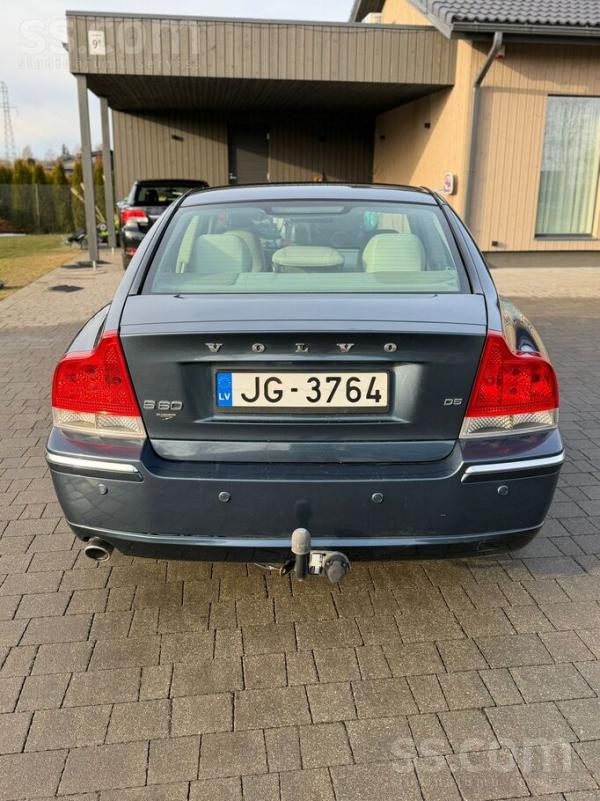 Zils Volvo S60 2009 Rīga, ar dzinēja tilpumu 2.40 L un nobraukumu 285 tūkst. km par 3900 €, foto 4 vietnē AUTOMOTO.COM.LV