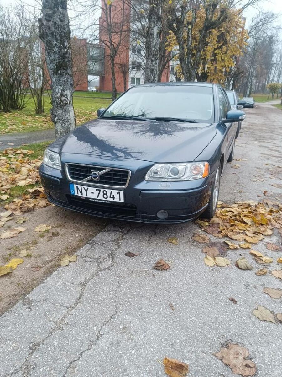 Blue Volvo S60 2009 in Cesis, with an engine capacity of 2.40 L and mileage of 284 thousand km for 4700 €, photo 1 on AUTOMOTO.COM.LV