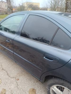 Blue Volvo S60 2009 in Cesis, with an engine capacity of 2.40 L and mileage of 284 thousand km for 4700 €, photo 5 on AUTOMOTO.COM.LV