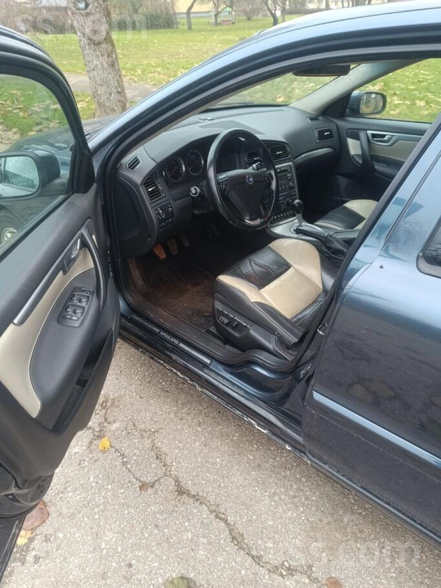 Blue Volvo S60 2009 in Cesis, with an engine capacity of 2.40 L and mileage of 284 thousand km for 4700 €, photo 6 on AUTOMOTO.COM.LV