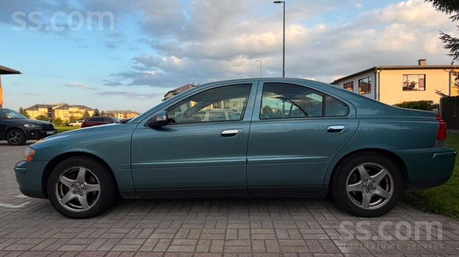 Blue Volvo S60 2009 in Riga, with an engine capacity of 2.40 L and mileage of 293 thousand km for 2900 €, photo 3 on AUTOMOTO.COM.LV
