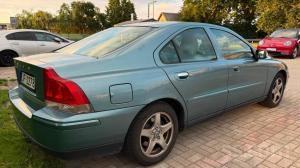 Blue Volvo S60 2009 in Riga, with an engine capacity of 2.40 L and mileage of 293 thousand km for 2900 €, photo 4 on AUTOMOTO.COM.LV