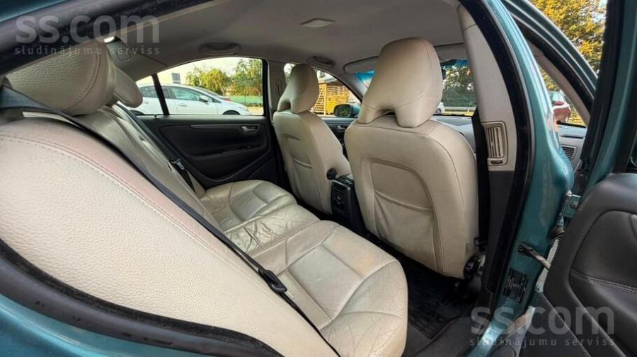 Blue Volvo S60 2009 in Riga, with an engine capacity of 2.40 L and mileage of 293 thousand km for 2900 €, photo 10 on AUTOMOTO.COM.LV
