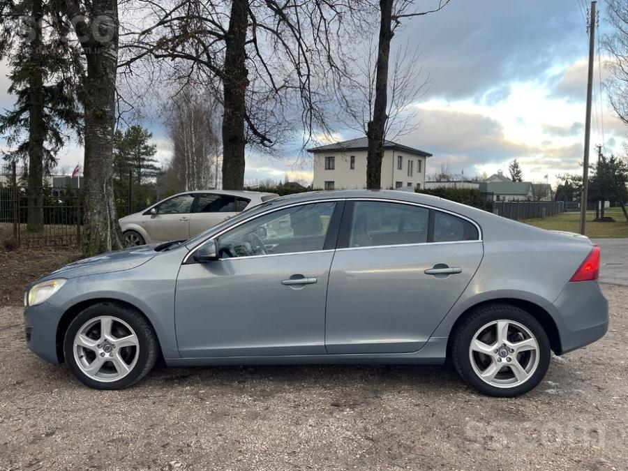 Zils Volvo S60 2010 Rīga, ar dzinēja tilpumu 2.00 L un nobraukumu 281 tūkst. km par 5990 €, foto 2 vietnē AUTOMOTO.COM.LV