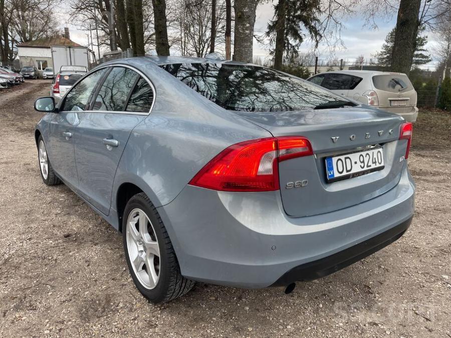 Zils Volvo S60 2010 Rīga, ar dzinēja tilpumu 2.00 L un nobraukumu 281 tūkst. km par 5990 €, foto 3 vietnē AUTOMOTO.COM.LV