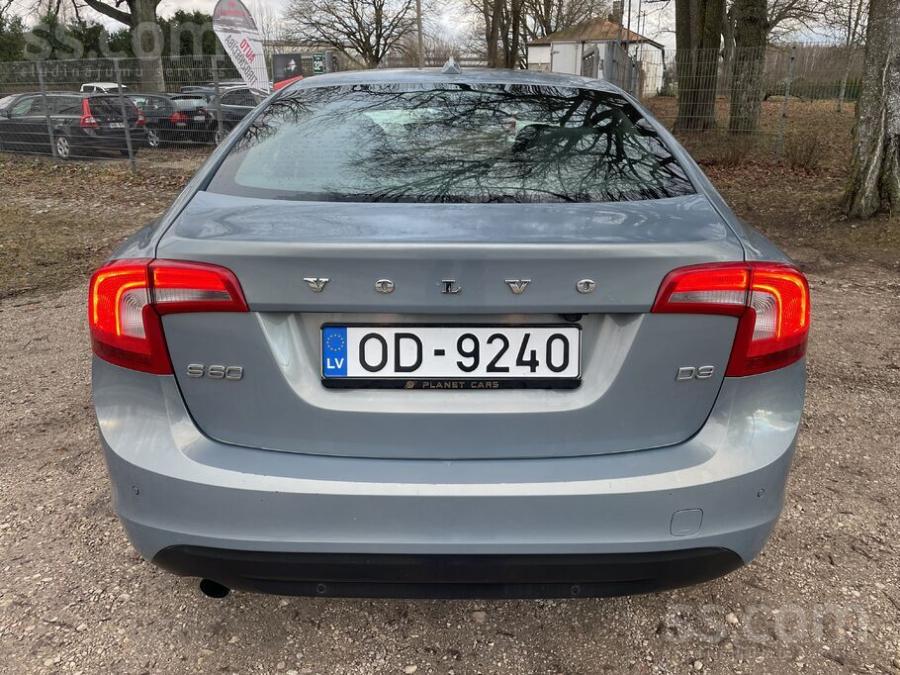 Zils Volvo S60 2010 Rīga, ar dzinēja tilpumu 2.00 L un nobraukumu 281 tūkst. km par 5990 €, foto 4 vietnē AUTOMOTO.COM.LV